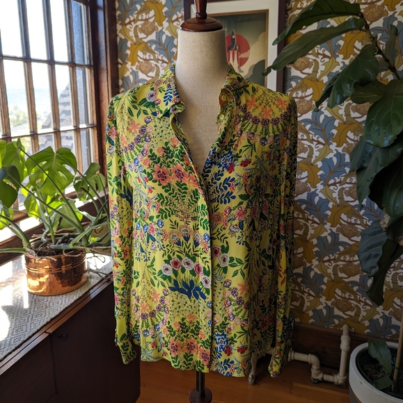 Alice + Olivia | Tops | Alice Olivia Buttonup In Bright Floral Print ...